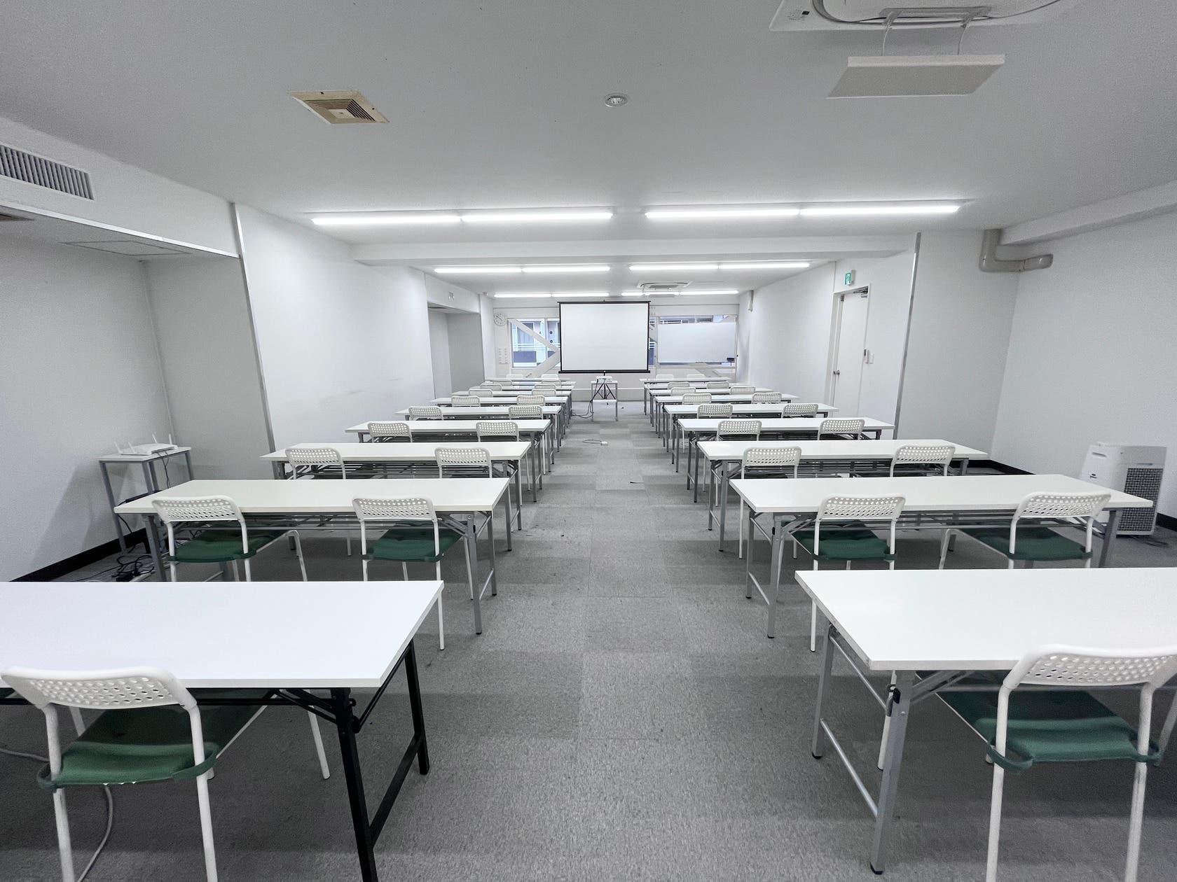 ⭐NEW⭐【馬喰町駅徒歩１分✨】会議・研修・試験会場・WEBセミナー・ZOOM快適ビジネス仕様■5階A会議室の写真1