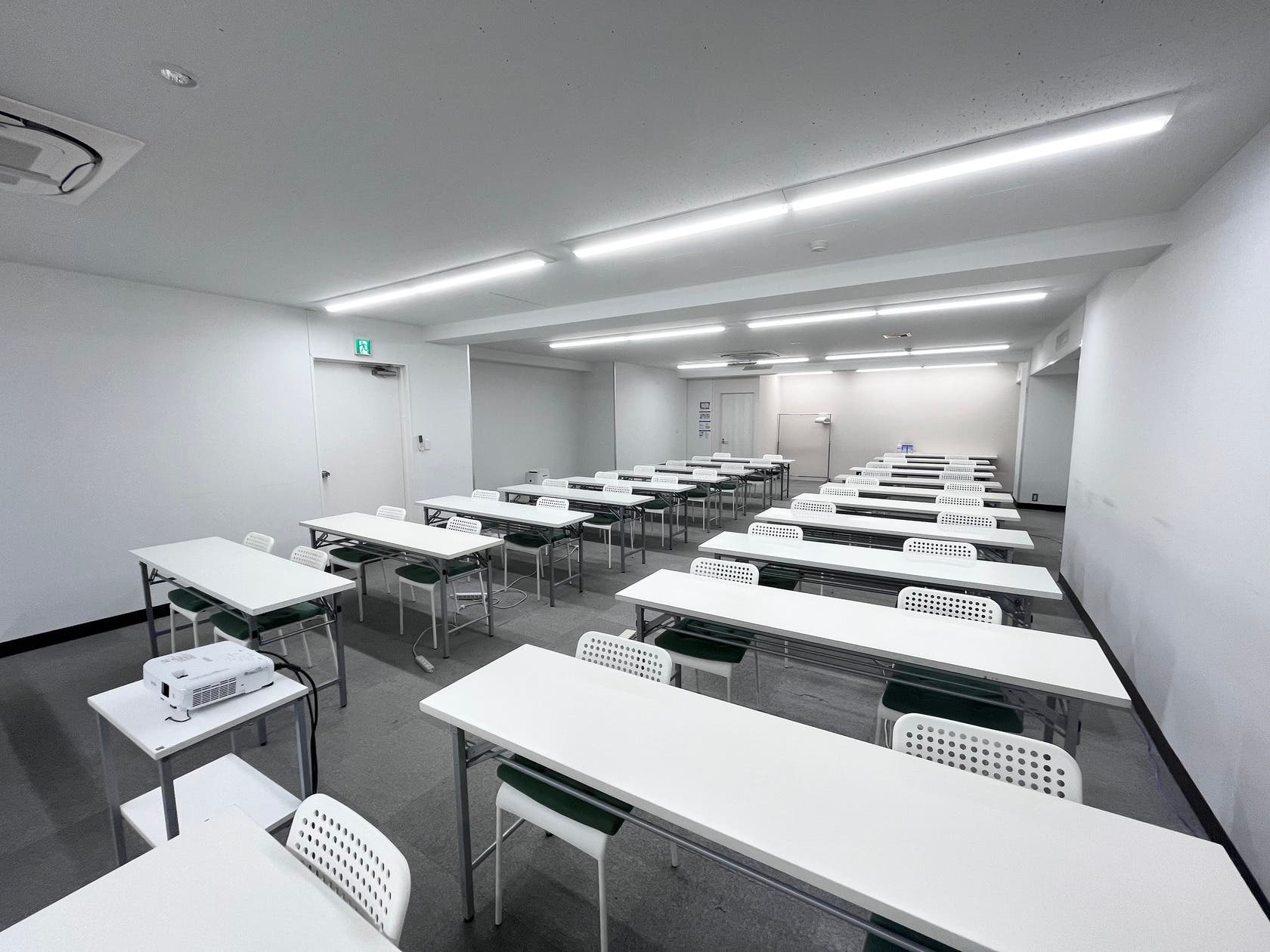 ⭐NEW⭐【馬喰町駅徒歩１分✨】会議・研修・試験会場・WEBセミナー・ZOOM快適ビジネス仕様■5階A会議室の写真2