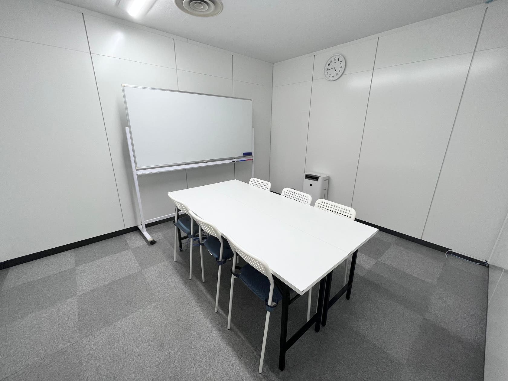 ⭐NEW⭐【馬喰町駅徒歩１分✨】会議・研修・試験会場・WEBセミナー・ZOOM快適ビジネス仕様■5階ミーティングルームの写真1