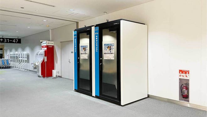 【テレキューブ】成田国際空港 T1 第3サテライト 3F (出国手続後エリア)の個室型ワークブース(247-02)です。の写真1