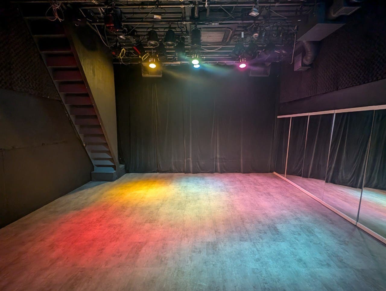 【舞台・レッスンなど最適◎】小劇場にもなる防音・照明音響完備のスタジオ！イベント貸切・レッスンなどカスタマイズ可能ですの写真5