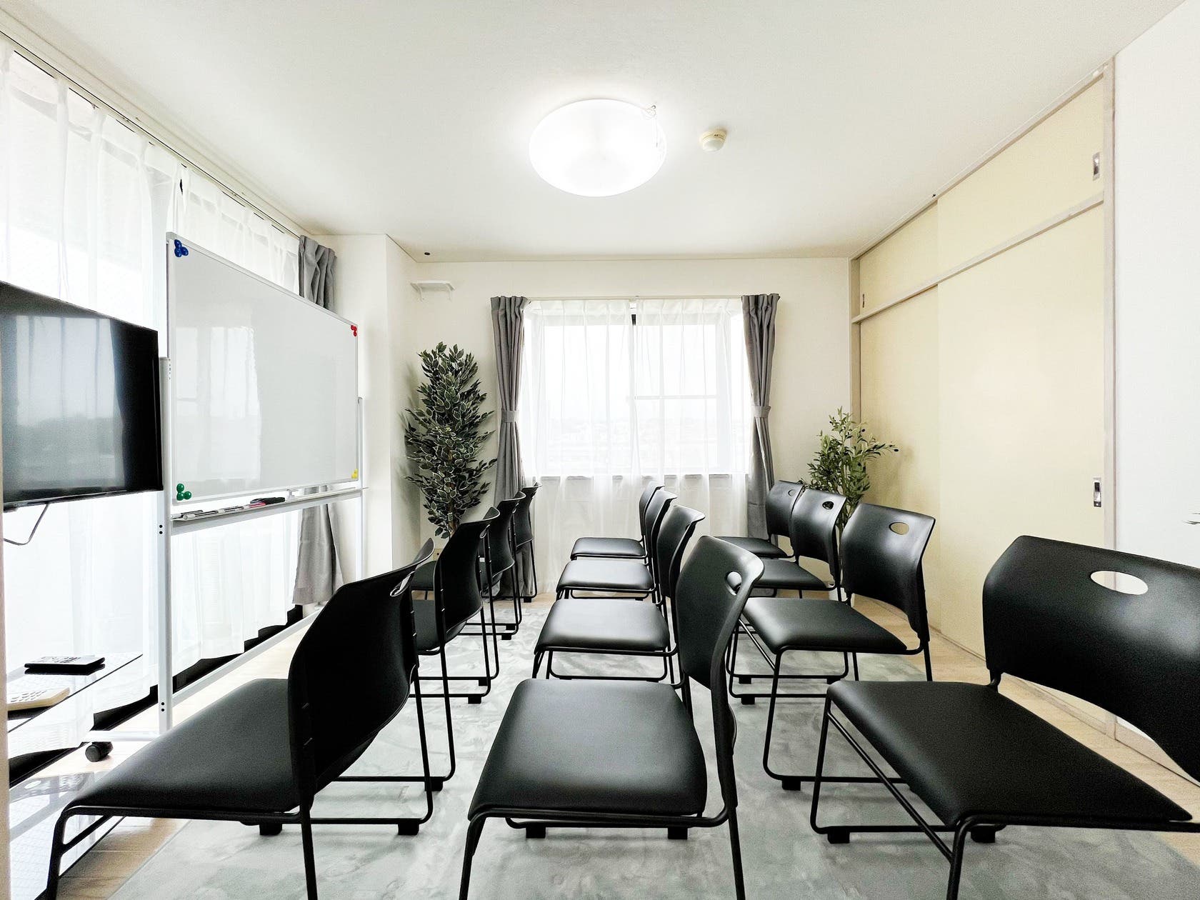 【小田原駅5分、12名利用可】完全個室！施術台・映画鑑賞設備あり！ WIFI無料！貸し会議室ユニエル 小田原Aの写真6