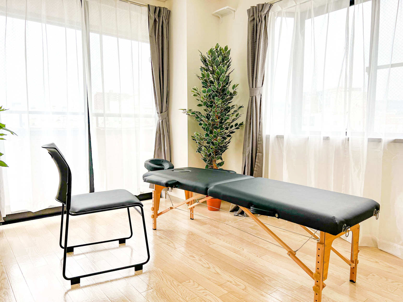 【小田原駅5分、12名利用可】完全個室！施術台・映画鑑賞設備あり！ WIFI無料！貸し会議室ユニエル 小田原Aの写真8