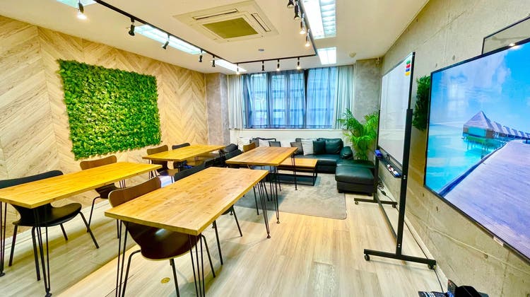 最大24名|24時間営業|最新人気ゲーム機|新宿御苑|懇親会も出来る会議室|ビジネス会議、セミナー、ボードゲーム_482の写真1