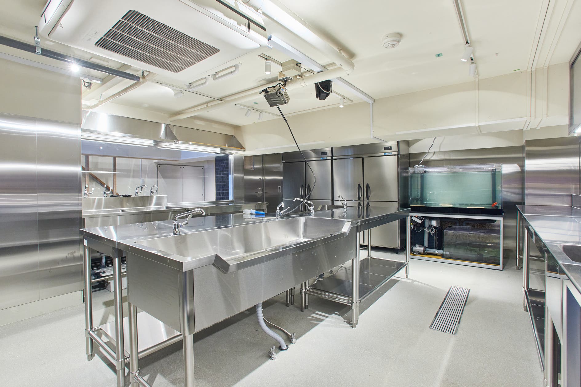 表参道駅より徒歩9分。2組のクッキングシーンが撮影可能な本格ダブルキッチンスタジオ。の写真7