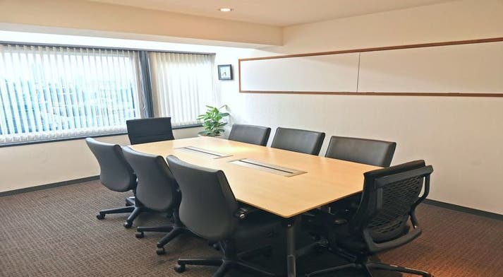 RoomC【外苑前駅から徒歩20秒！】8名。高速インターネット！飲食物持込可（ゴミ持ち帰り不要）！受付常駐で安心！