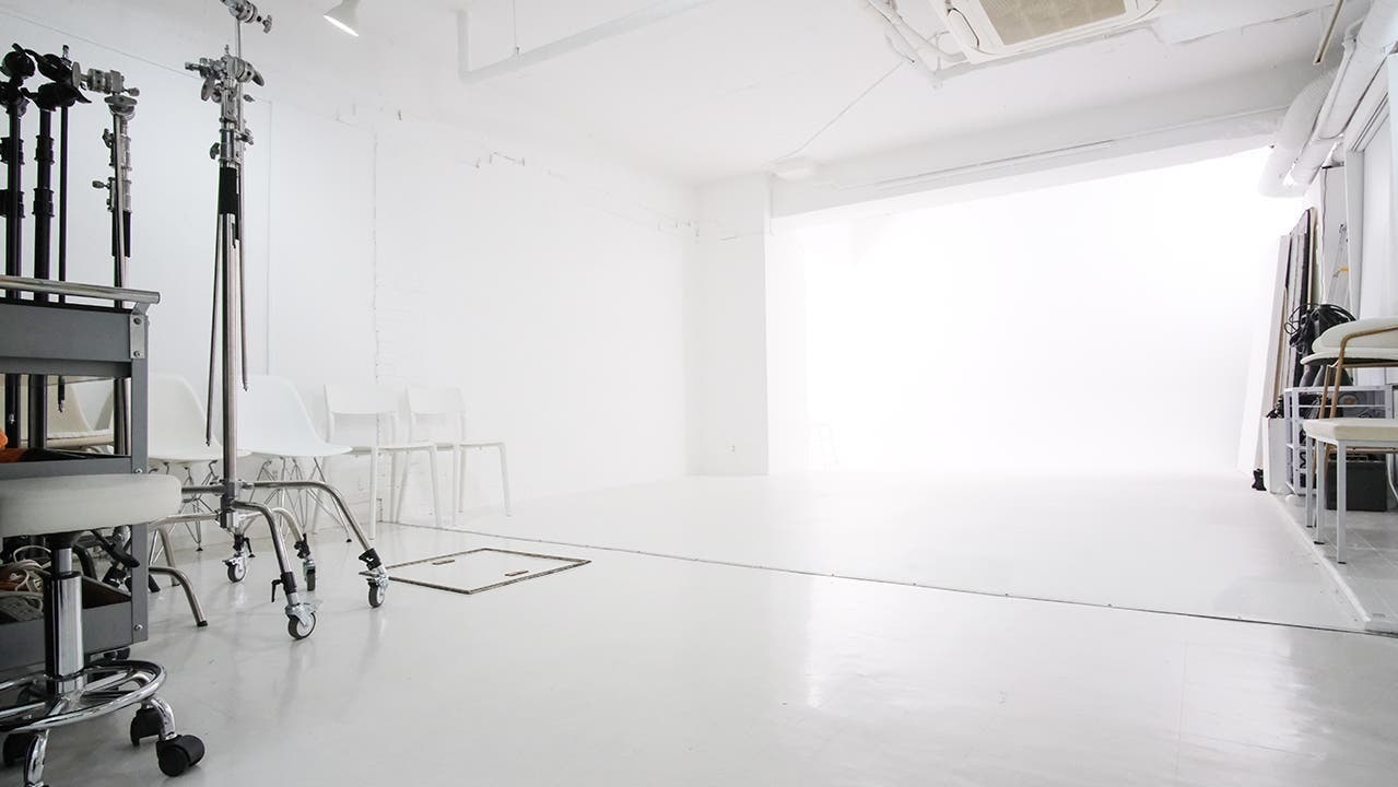 青山一丁目駅&乃木坂駅より徒歩5分。ロープライスで気軽に使えるセルフ型の本格白Rホリスタジオ！の写真11