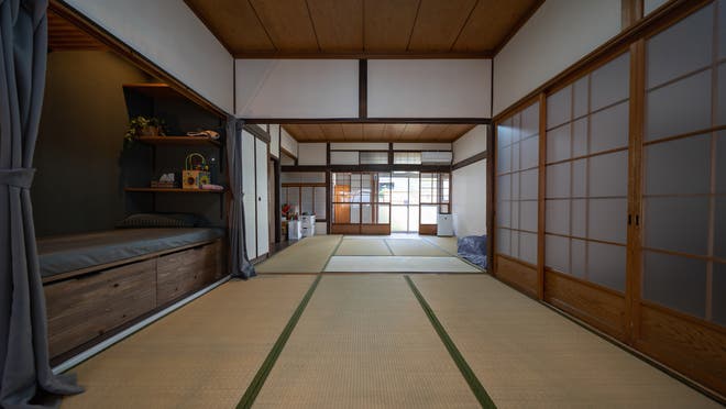 【子ども用備品が充実】アンティークドアと緑の外壁がかわいい古民家モダンな路面の広々土間スペース!の写真6