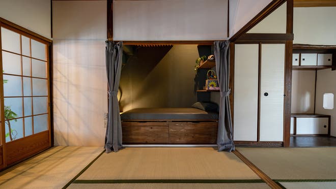 【子ども用備品が充実】アンティークドアと緑の外壁がかわいい古民家モダンな路面の広々土間スペース!の写真7