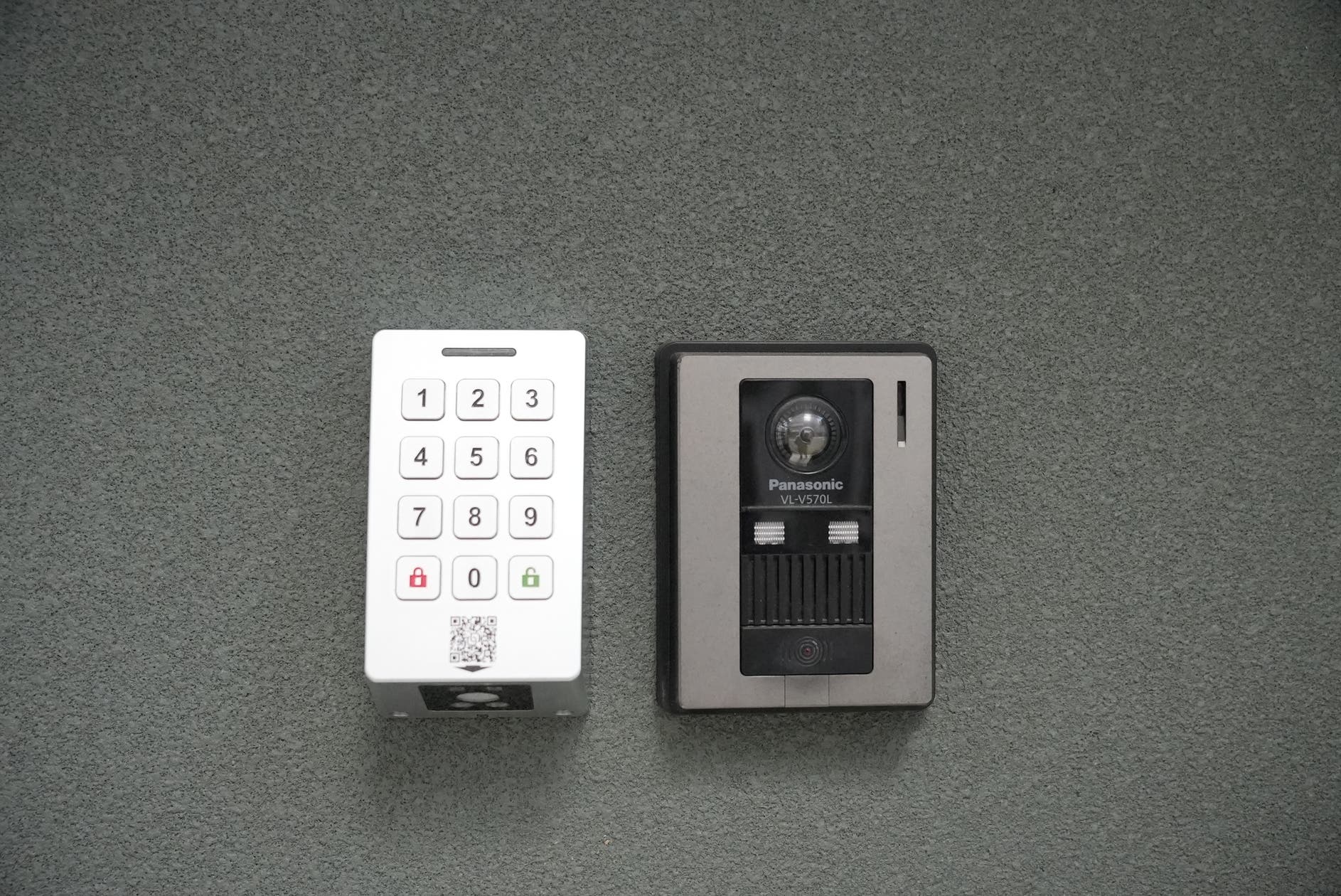 【子ども用備品が充実】アンティークドアと緑の外壁がかわいい古民家モダンな路面の広々土間スペース！の写真10