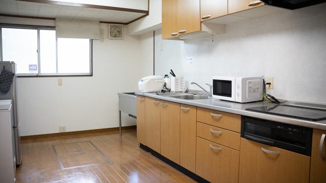 【子ども用備品が充実】アンティークドアと緑の外壁がかわいい古民家モダンな路面の広々土間スペース!の写真11