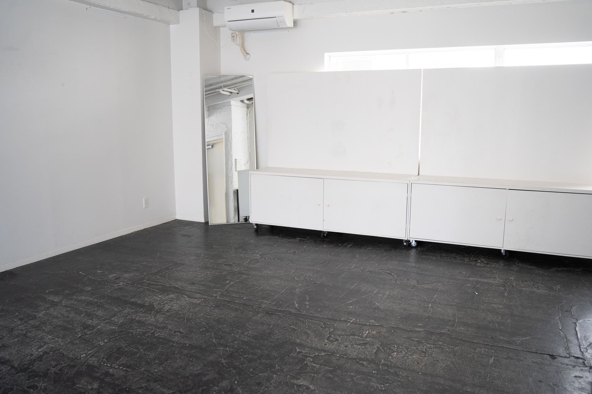 渋谷駅B1出口から4分QFgallery白壁のギャラリースタジオの写真18