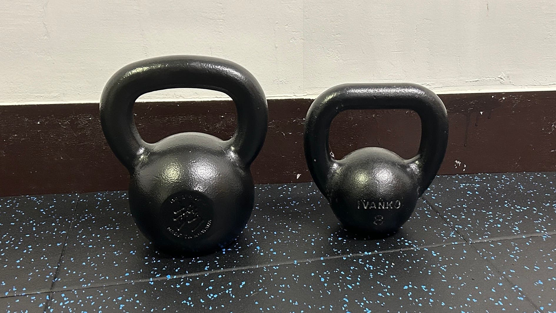 【方南町5分】ONIパワーラック、IVANKOバーベル235kg、ダンベル83kg等 こだわり抜いた機材の圧倒的トレーニング空間の写真6