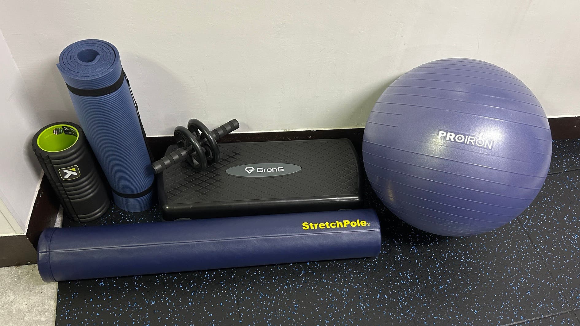 【方南町5分】ONIパワーラック、IVANKOバーベル235kg、ダンベル83kg等 こだわり抜いた機材の圧倒的トレーニング空間の写真10