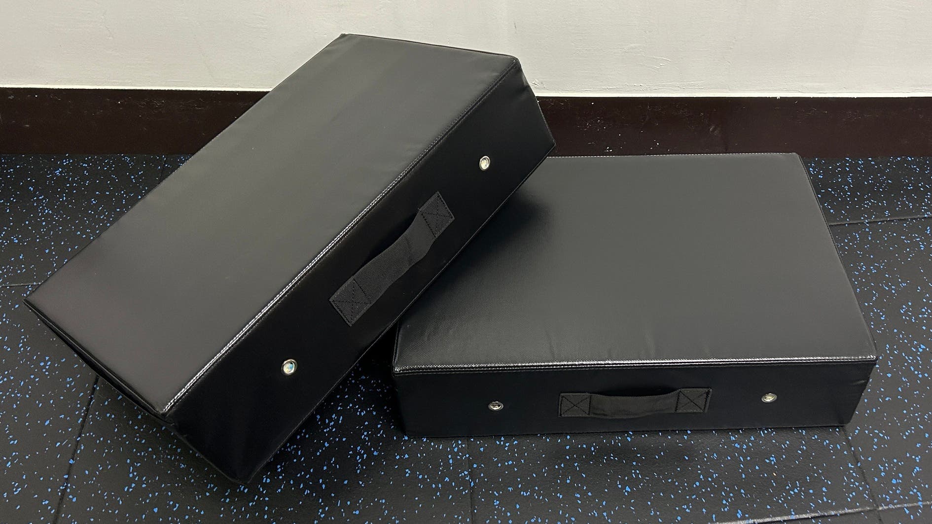 【方南町5分】ONIパワーラック、IVANKOバーベル235kg、ダンベル83kg等 こだわり抜いた機材の圧倒的トレーニング空間の写真11