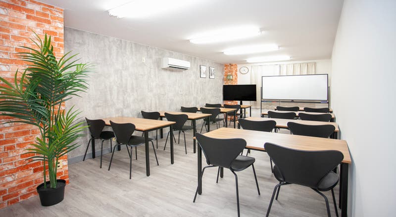 【八丁堀駅2分！20名利用可！当日予約15%OFF】綺麗な室内！高速WiFi・プロジェクター・ホワイトボード全て無料！