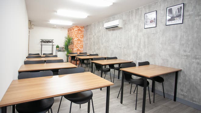 【八丁堀駅2分!20名利用可!当日予約15%OFF】綺麗な室内!高速WiFi・プロジェクター・ホワイトボード全て無料!の写真4