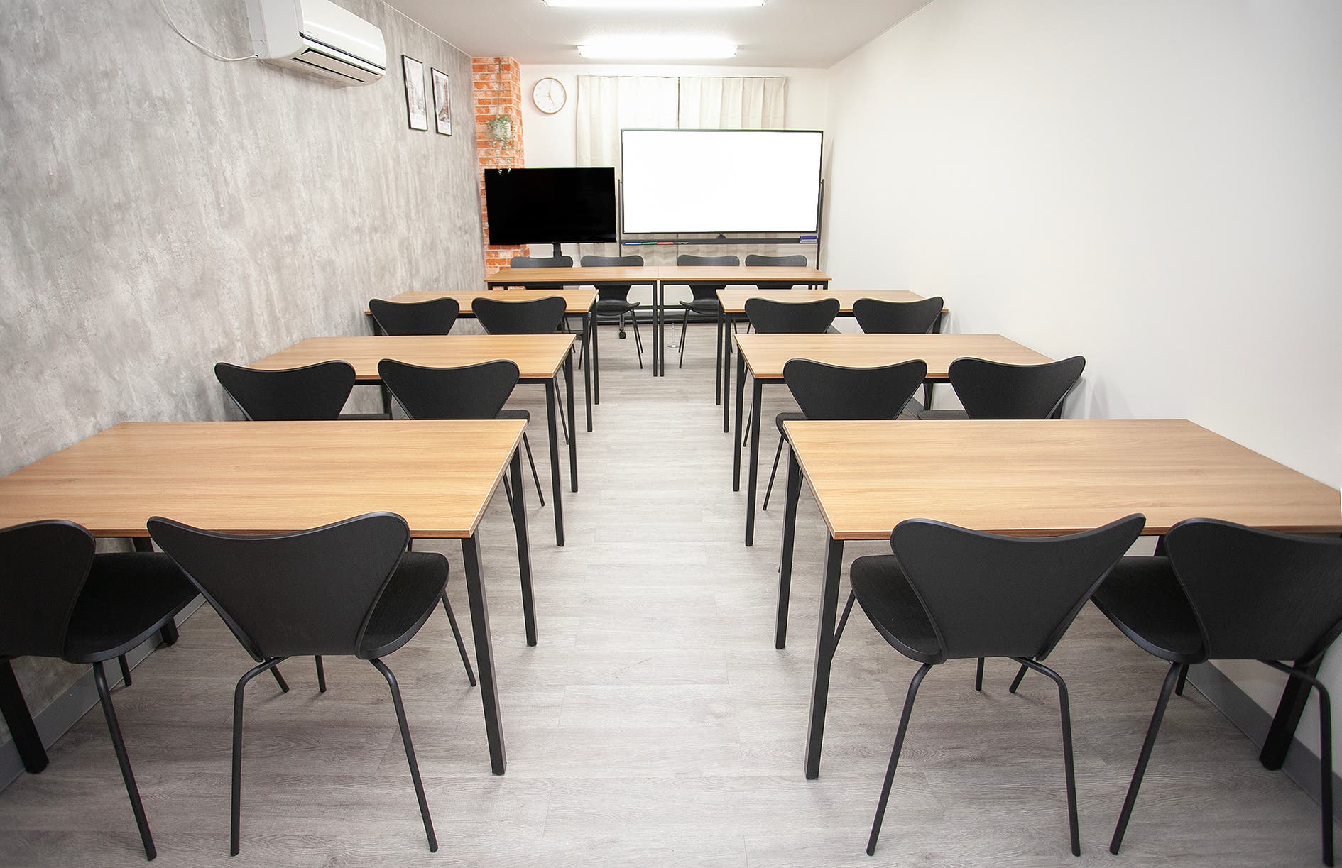 【八丁堀駅2分！20名利用可！当日予約15%OFF】綺麗な室内！高速WiFi・プロジェクター・ホワイトボード全て無料！の写真5