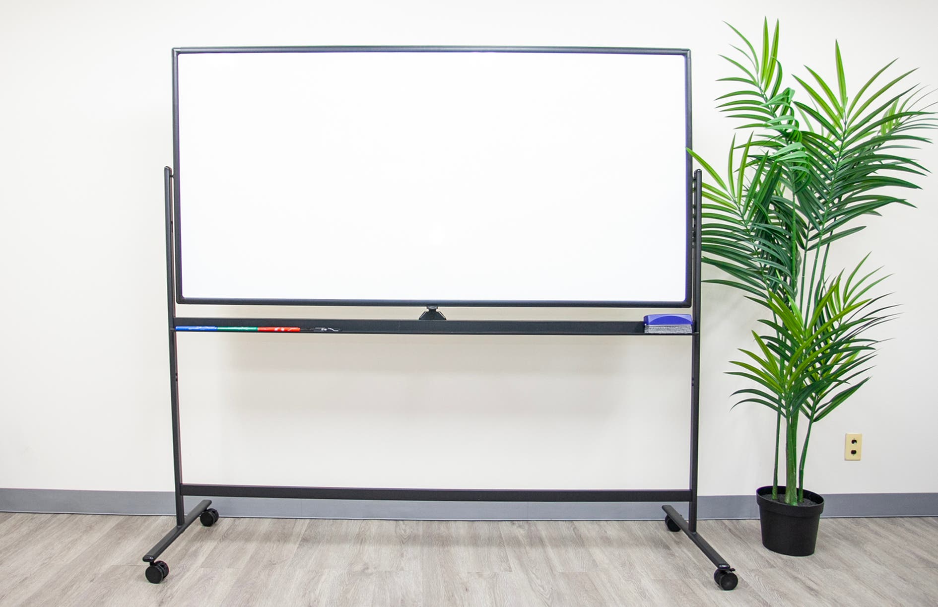 【八丁堀駅2分！20名利用可！当日予約15%OFF】綺麗な室内！高速WiFi・プロジェクター・ホワイトボード全て無料！の写真7