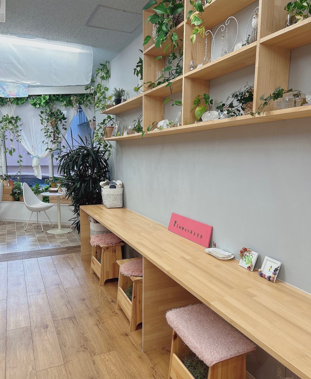 たくさんのお花と緑に囲まれた幻想的なフラワーカフェ　自然光あり、ポートレート撮影・動画撮影、女子会イベントも可能の写真10