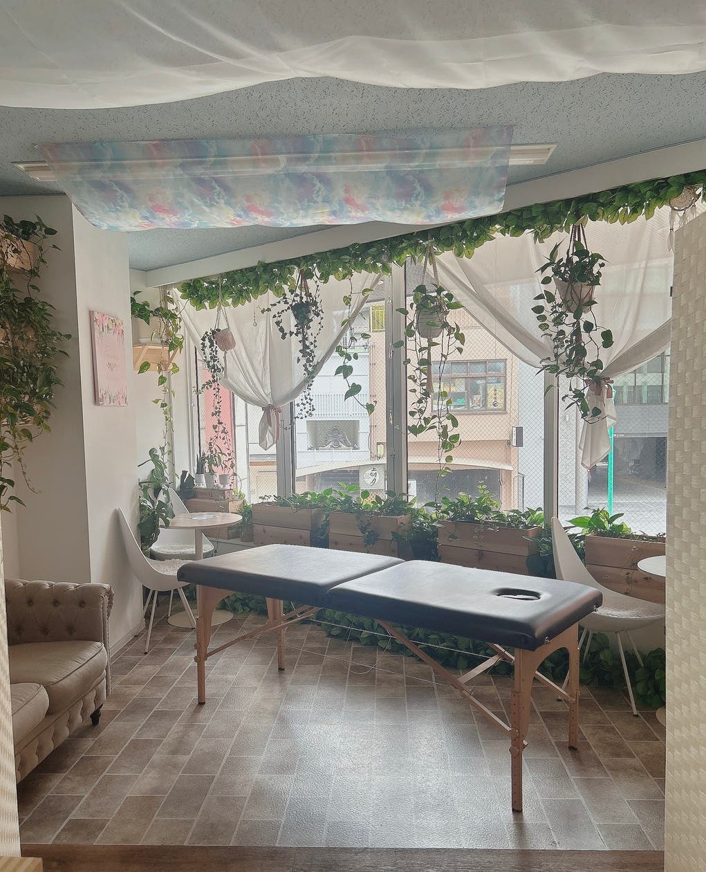 たくさんのお花と緑に囲まれた幻想的なフラワーカフェ　自然光あり、ポートレート撮影・動画撮影、女子会イベントも可能の写真11