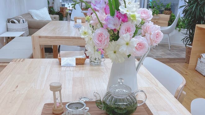 たくさんのお花と緑に囲まれた幻想的なフラワーカフェ 自然光あり、ポートレート撮影・動画撮影、女子会イベントも可能の写真12