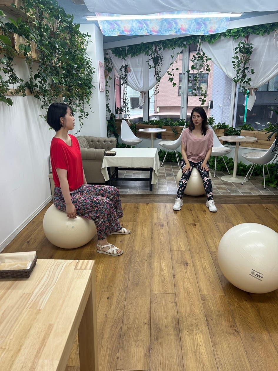 たくさんのお花と緑に囲まれた幻想的なフラワーカフェ　自然光あり、ポートレート撮影・動画撮影、女子会イベントも可能の写真15