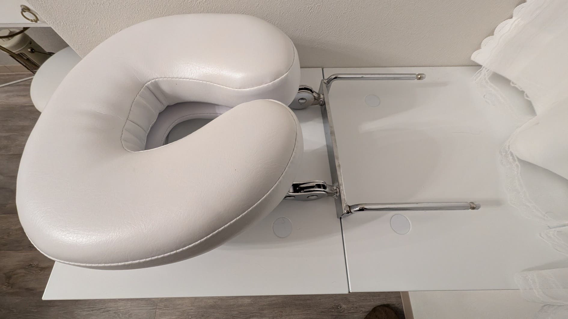 【池袋駅7分】平日料金大幅値下げ！💫/電動昇降ベッド（有孔）✨/お湯出る/今すぐ予約！/Rainbowの写真6