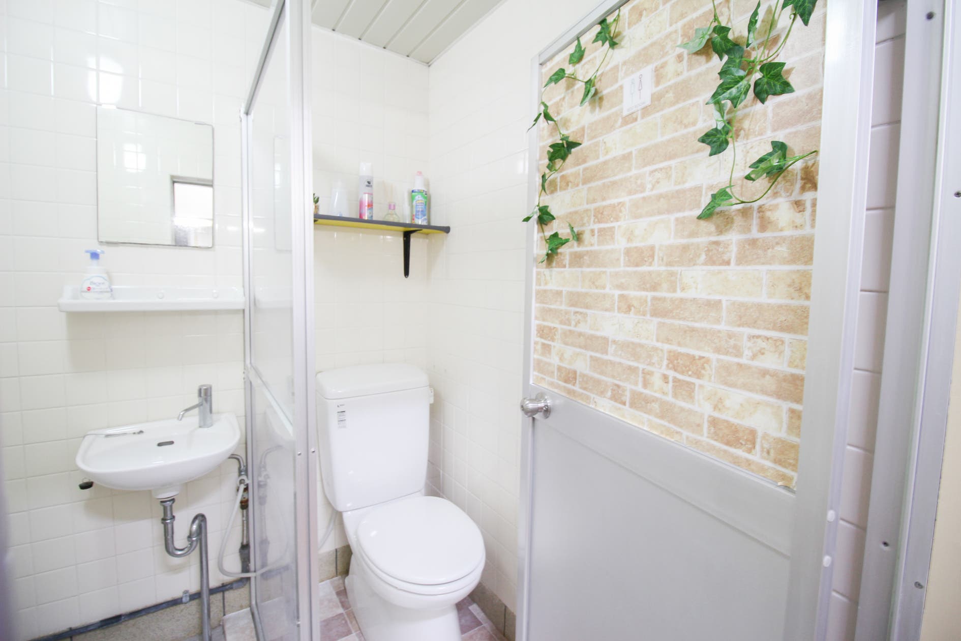 映画鑑賞🎥南宮崎駅徒歩8分🚶無料駐車場1台あり🚙映画館級100インチ大迫力プロジェクター🎥おしゃれデート💕推し活📺️の写真7