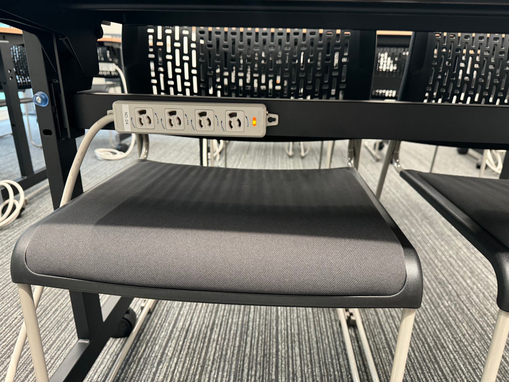 【イベントに最適♪港区・赤坂のセミナールーム】溜池山王駅徒歩３分！防音・設備充実のセミナールーム貸スペースペチャクチャRoom３の写真7