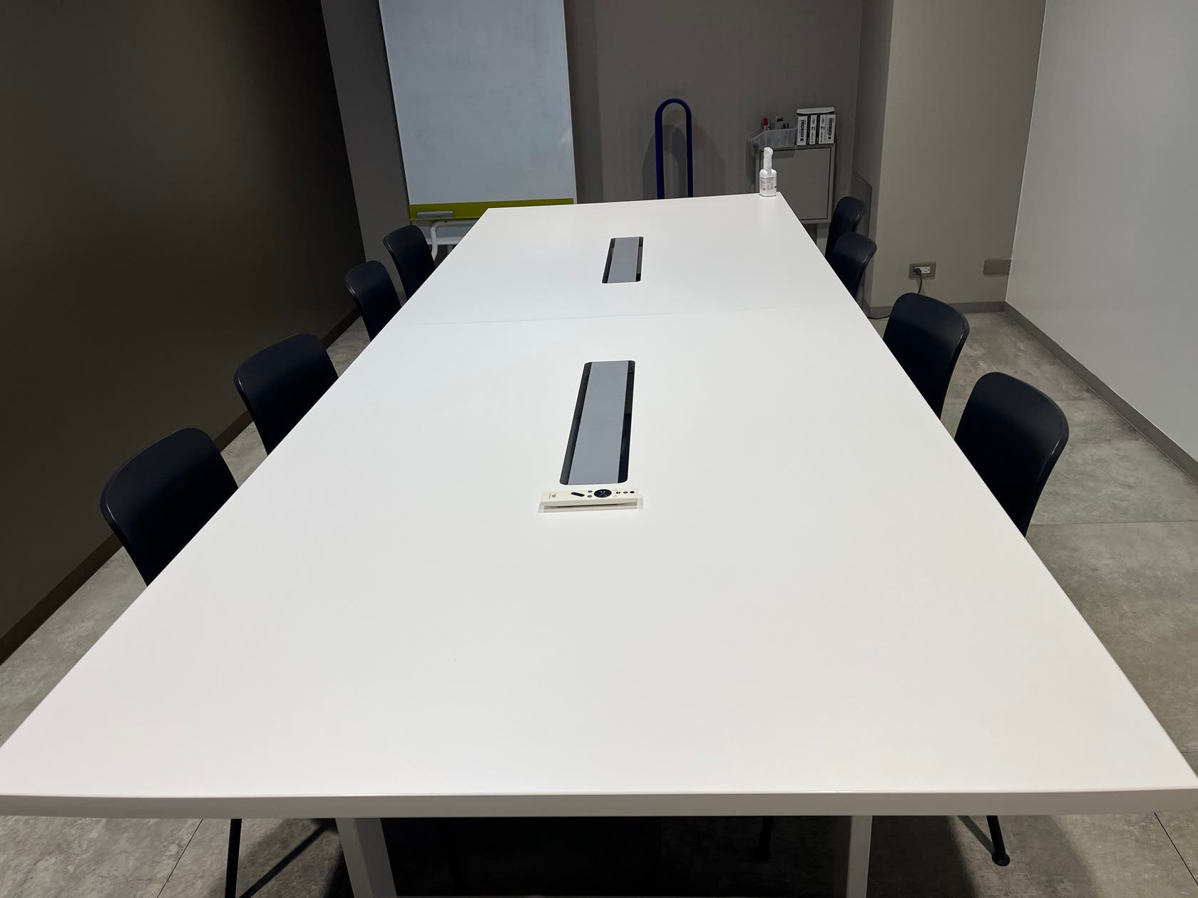 New!🎊【本町駅】(御堂筋線)から1分 8人会議室/会議、リモートワーク、語学レッスンにもの写真5