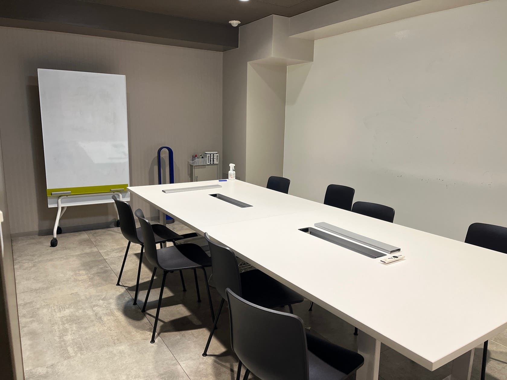 New!🎊【本町駅】(御堂筋線)から1分 8人会議室/会議、リモートワーク、語学レッスンにもの写真6