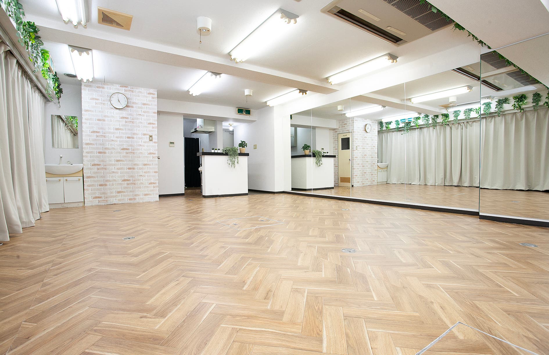 【東長崎駅2分、池袋付近】2面大型鏡計10m／広々48㎡スタジオでダンス・ヨガ・コスプレ・撮影・演劇におすすめ☆の写真4