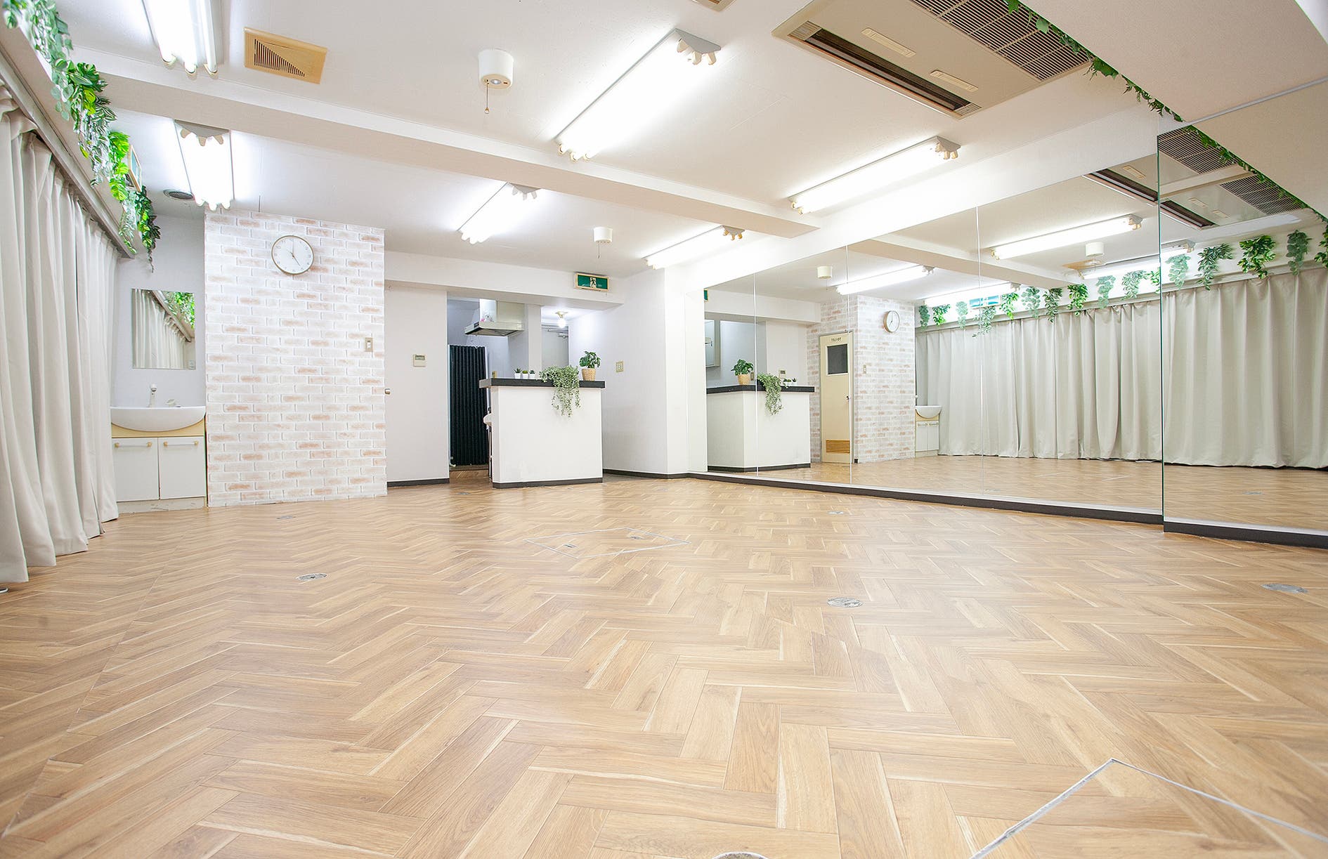 【東長崎駅2分、池袋付近】2面大型鏡計10m／広々48㎡スタジオでダンス・ヨガ・コスプレ・撮影・演劇におすすめ☆の写真6