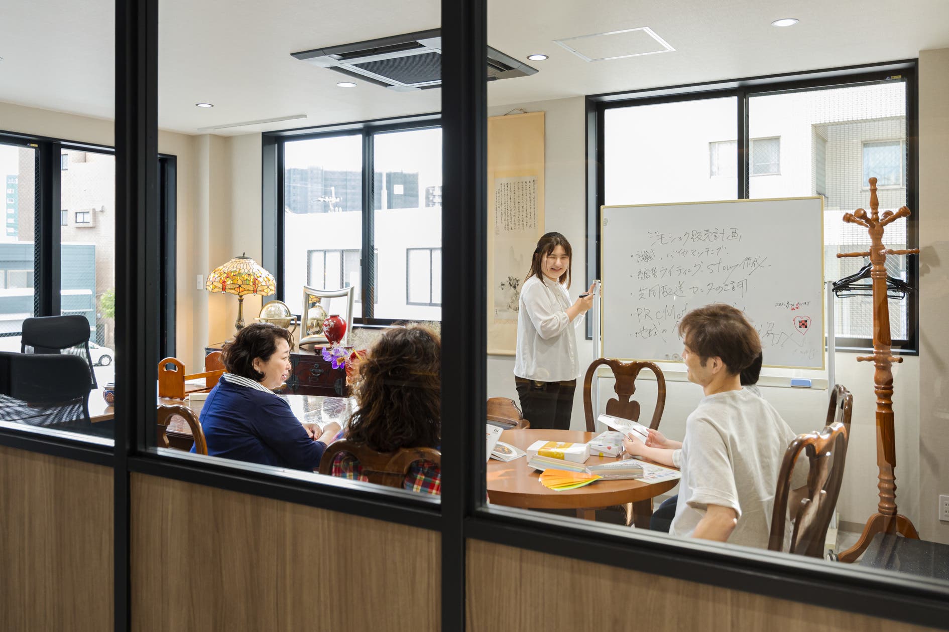 会議、料理撮影も可能な開放的な第2キッチンの写真5
