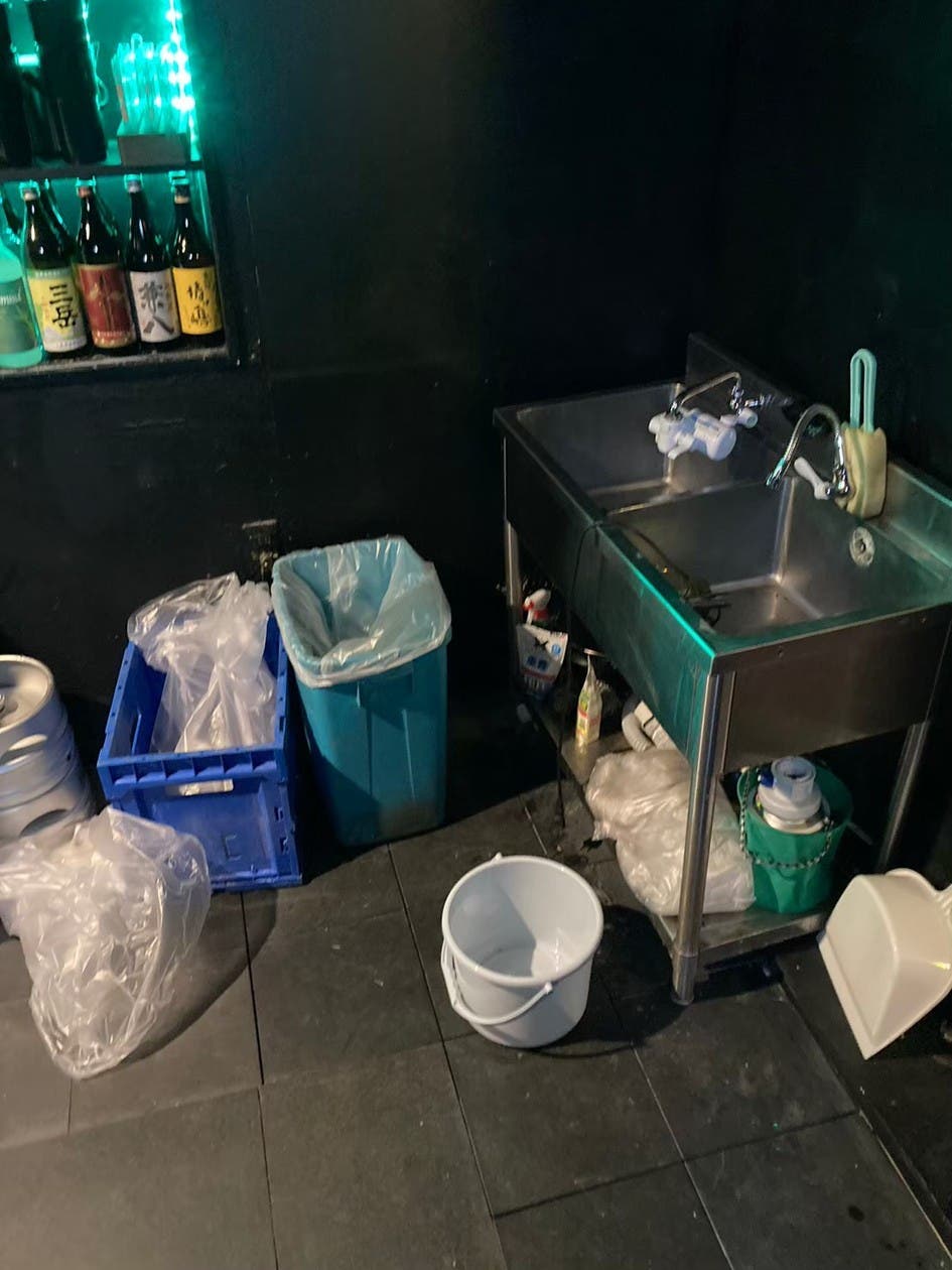 【JR五反田駅西口】駅徒歩7分のカラオケバー！ネオンキラキラでおシャレなBarです！の写真13