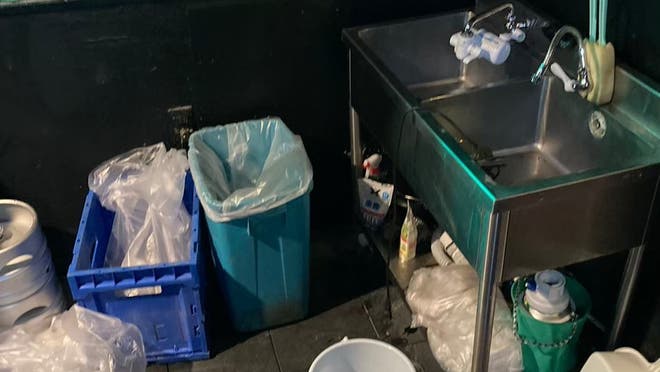 【JR五反田駅西口】駅徒歩7分のカラオケバー!ネオンキラキラでおシャレなBarです!の写真13