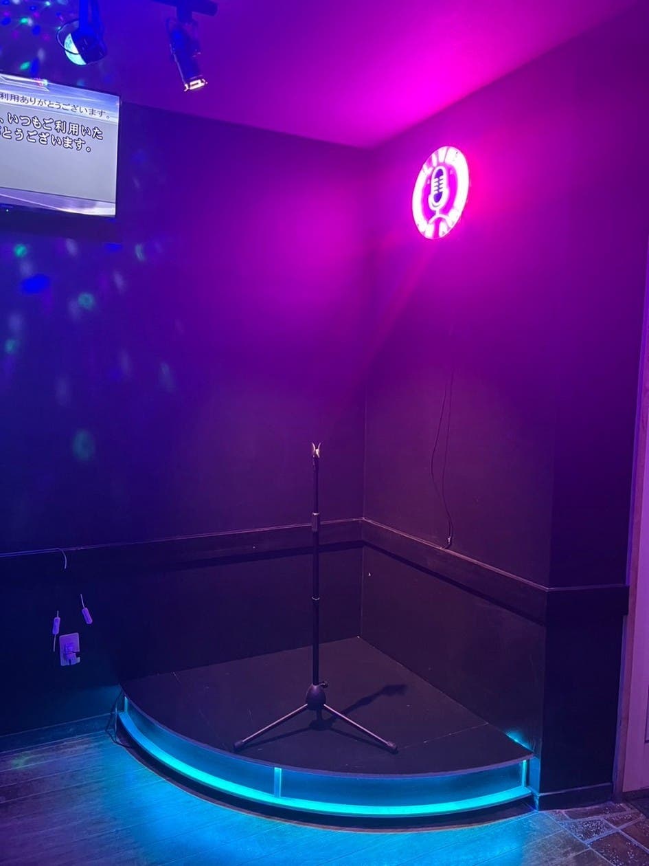 【JR五反田駅西口】駅徒歩7分のカラオケバー！ネオンキラキラでおシャレなBarです！の写真17
