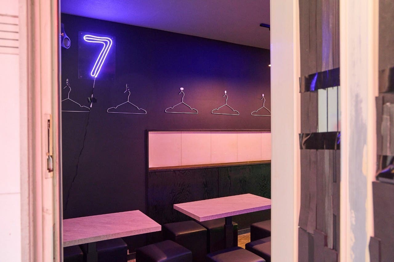 【JR五反田駅西口】駅徒歩7分のカラオケバー！ネオンキラキラでおシャレなBarです！の写真22