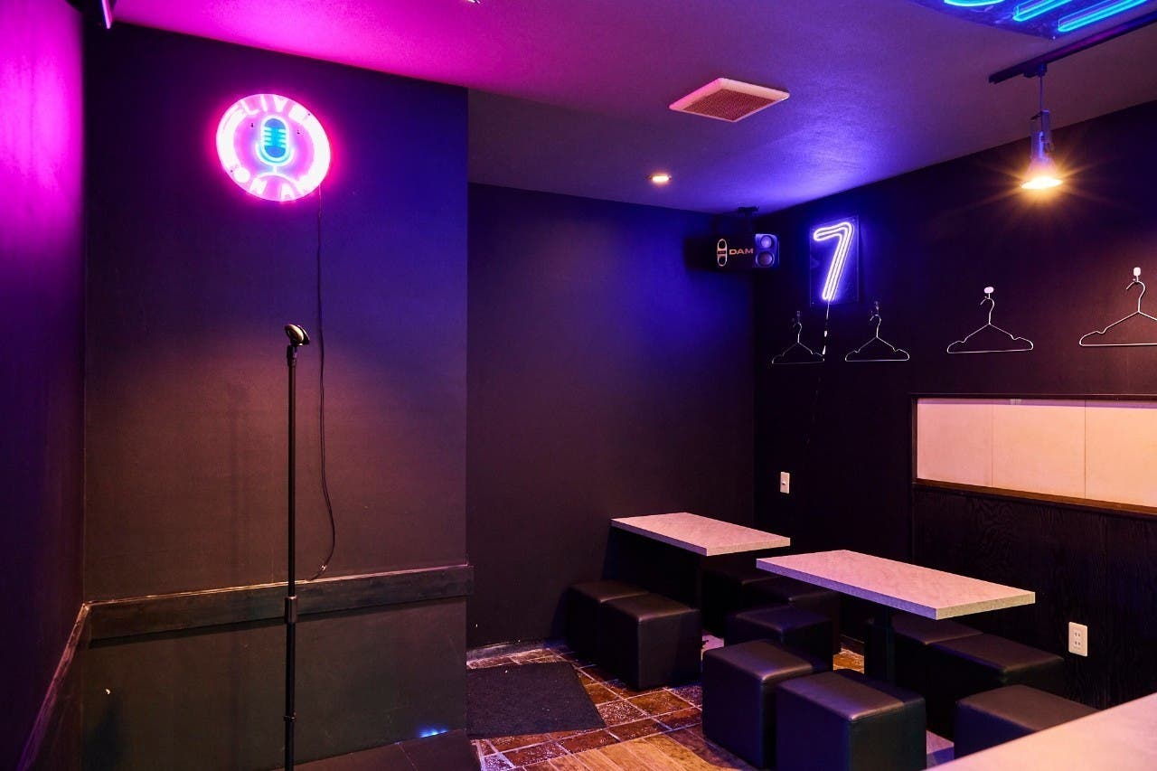 【JR五反田駅西口】駅徒歩7分のカラオケバー！ネオンキラキラでおシャレなBarです！の写真23