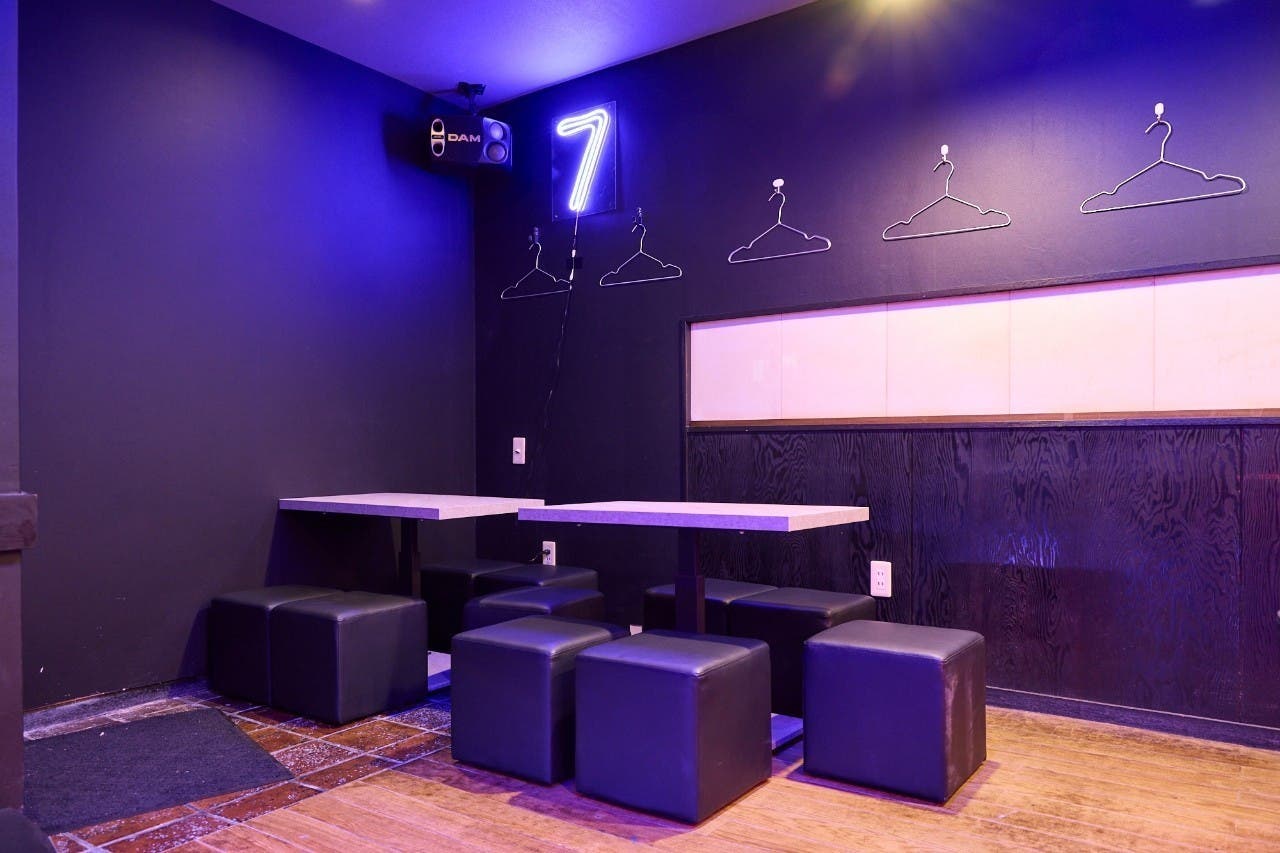 【JR五反田駅西口】駅徒歩7分のカラオケバー！ネオンキラキラでおシャレなBarです！の写真25