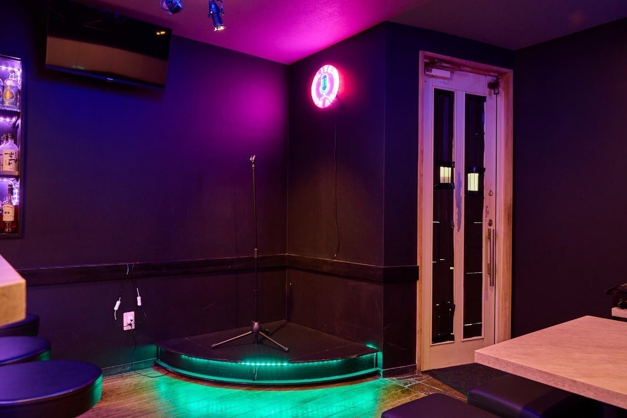 【JR五反田駅西口】駅徒歩7分のカラオケバー！ネオンキラキラでおシャレなBarです！の写真26