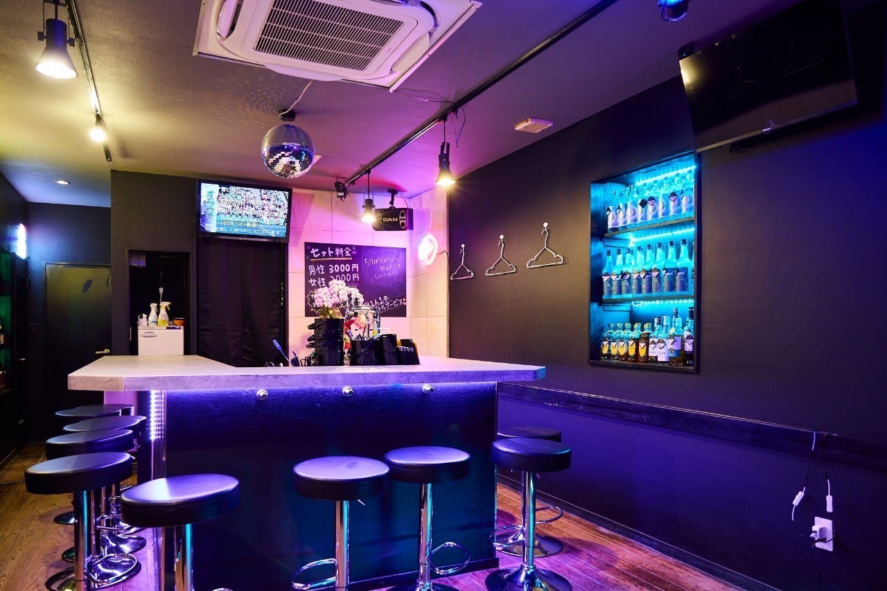 【JR五反田駅西口】駅徒歩7分のカラオケバー！ネオンキラキラでおシャレなBarです！の写真29
