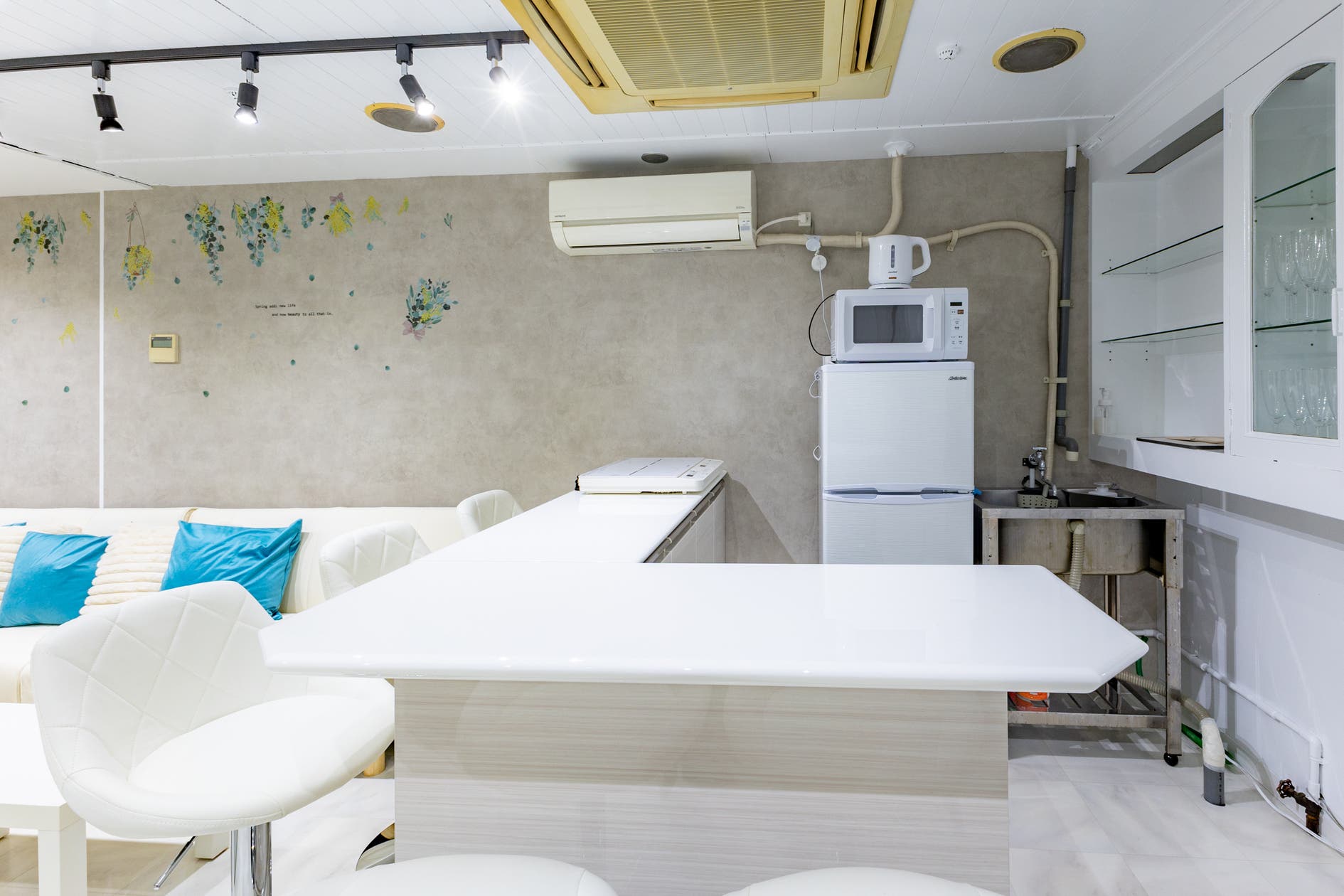 NEW🎉最大43名🉐東梅田駅2分🥳大人気ゲーム機🎮女子会💗推し活🌟タコパ🐙パーティ🥂24H🏪Neige梅田の写真17