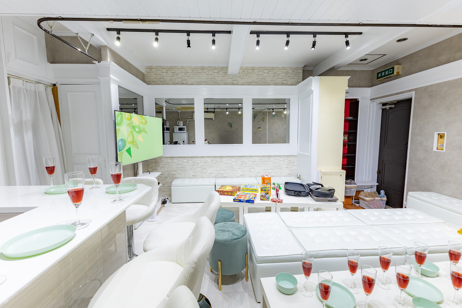 NEW🎉最大43名🉐東梅田駅2分🥳大人気ゲーム機🎮女子会💗推し活🌟タコパ🐙パーティ🥂24H🏪Neige梅田の写真15