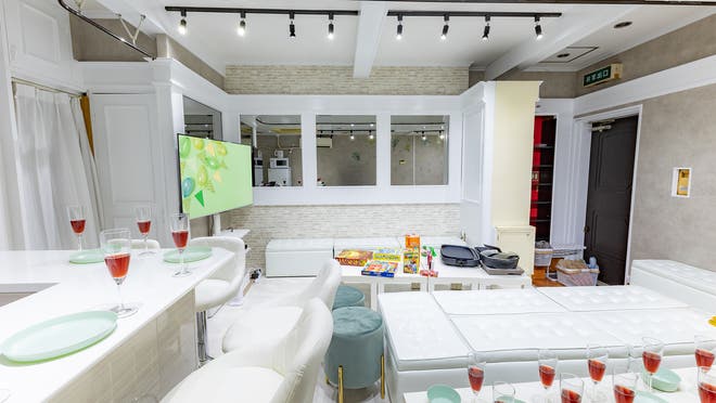 NEW🎉最大43名🉐東梅田駅2分🥳大人気ゲーム機🎮女子会💗推し活🌟タコパ🐙パーティ🥂24H🏪Neige梅田の写真15