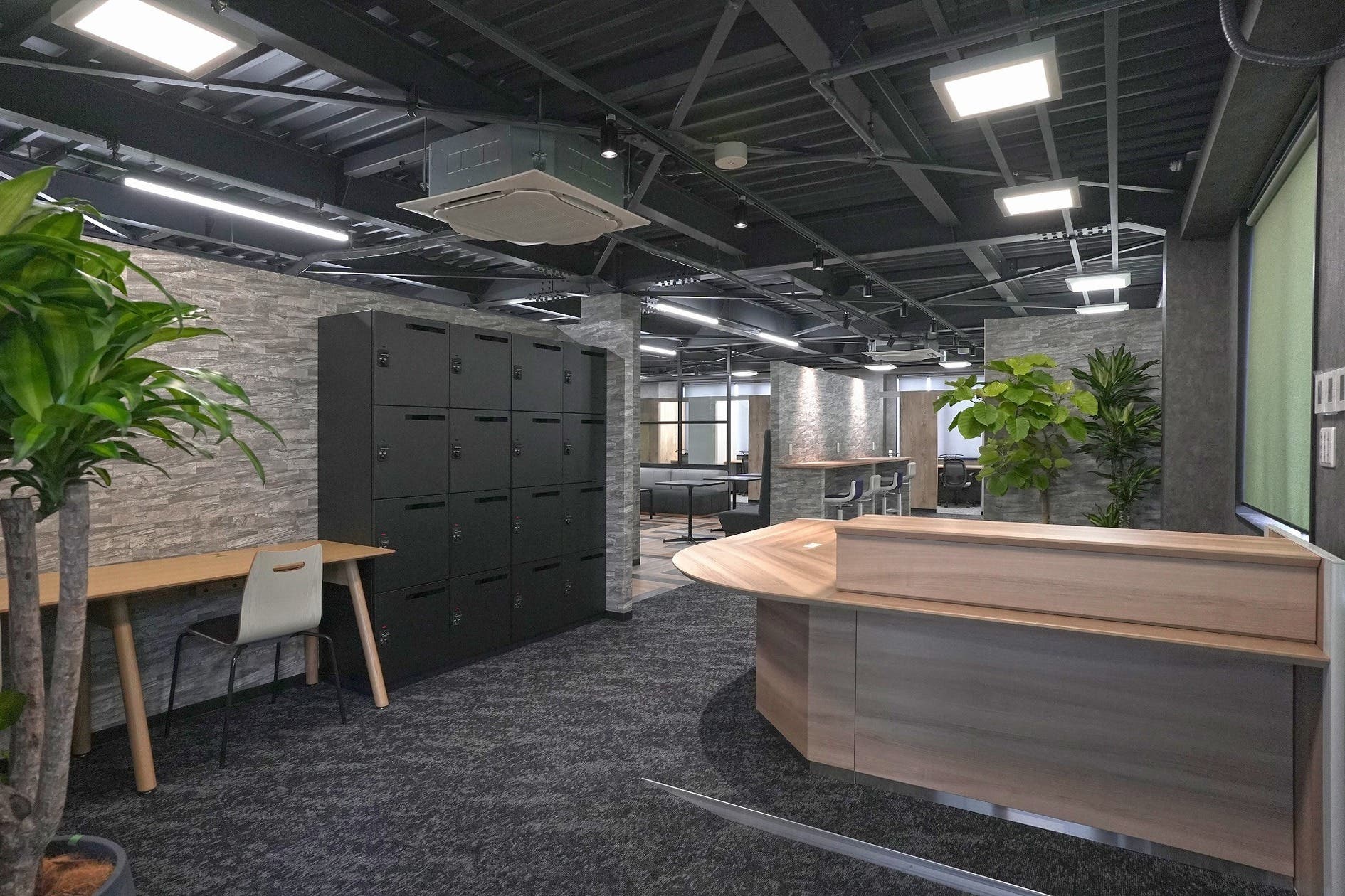 【個室席】※天井空きあり　Wi-Fi、電源、フリードリンク付　静岡インター目の前　駐車場無料のコワーキングスペースの写真7