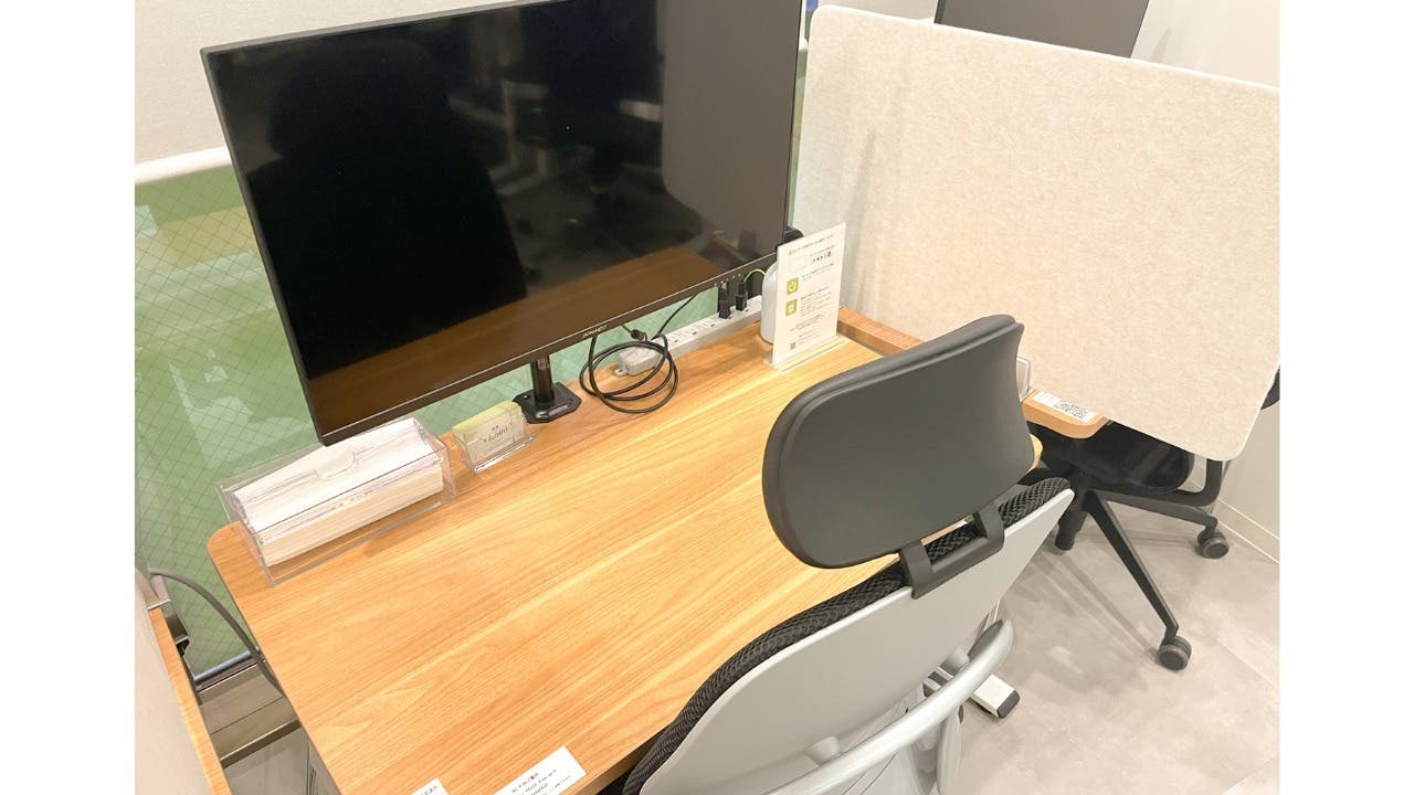 🌟定価18万円の高級チェア席🌟【新宿駅徒歩3分｜コワーキングスペース｜9(W)席】無料Wi-Fi/電源/31.5inモニターの写真2