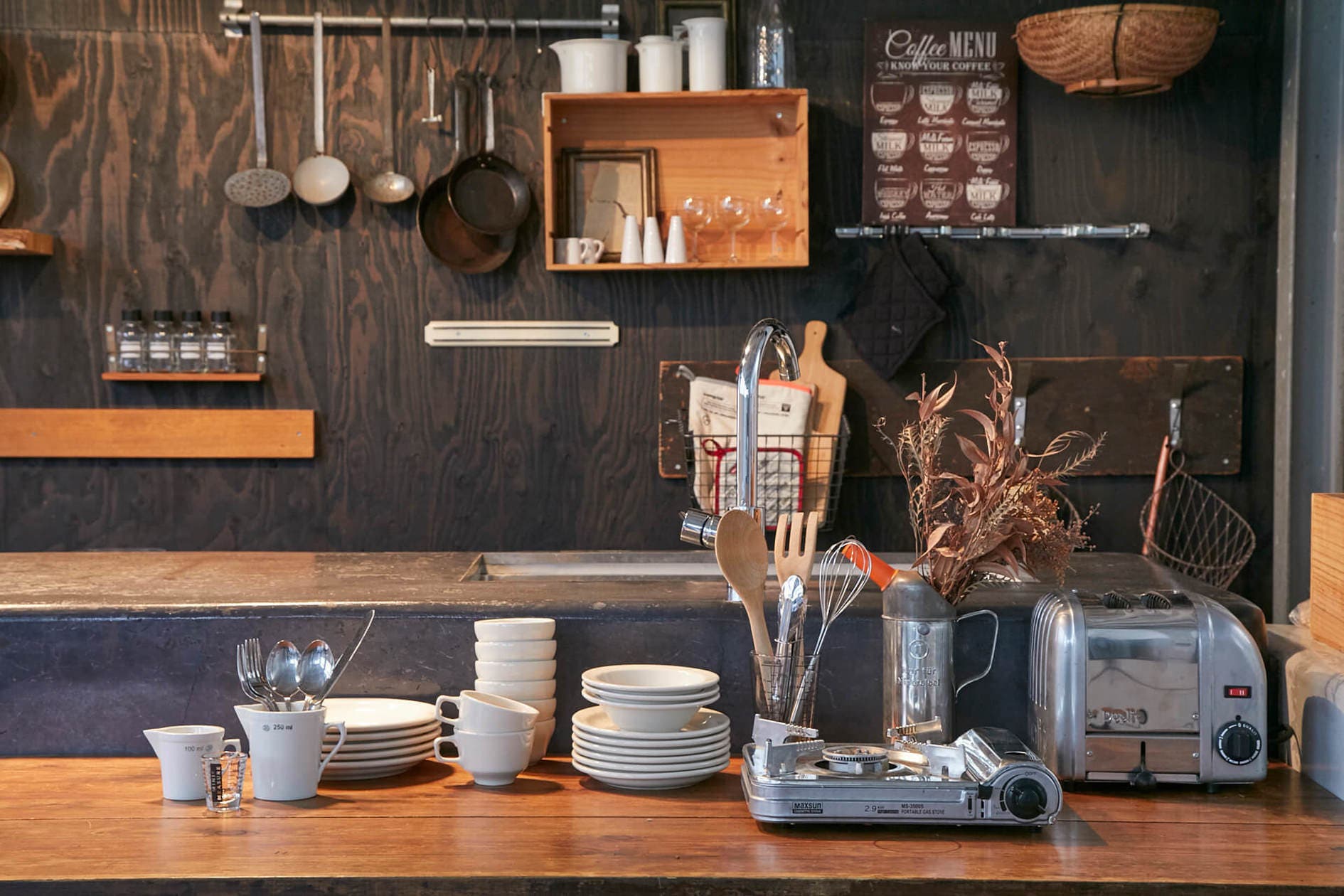 インダストリアル感のあるカフェ風キッチンのスタジオ＜学芸大学・目黒＞の写真4