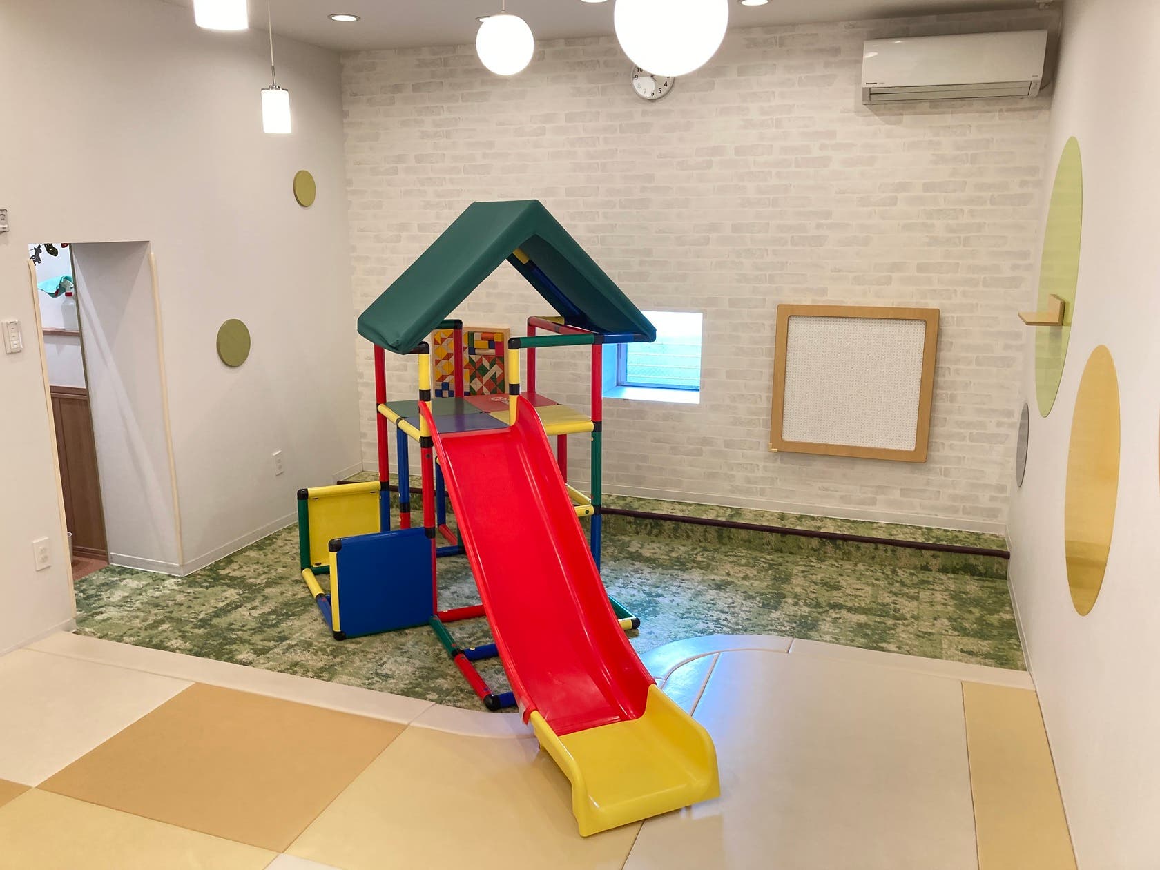 【遊具は滑り台のみでお得に利用！】オシャレな親子カフェを借切り！の写真3